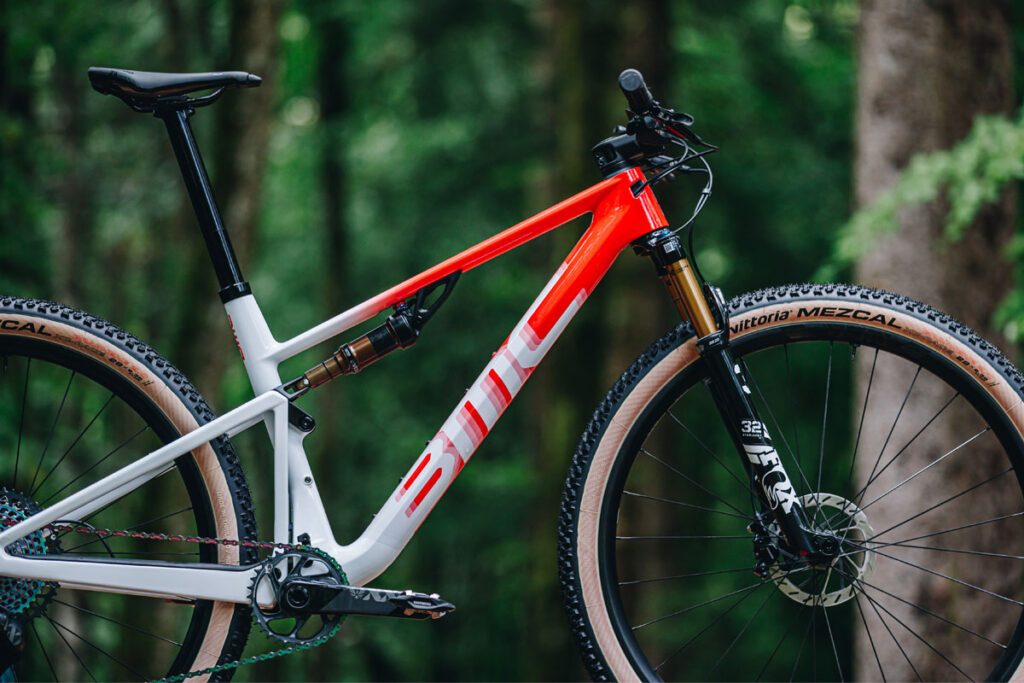Les BMC Fourstroke 2023 avec tige télescopique automatique