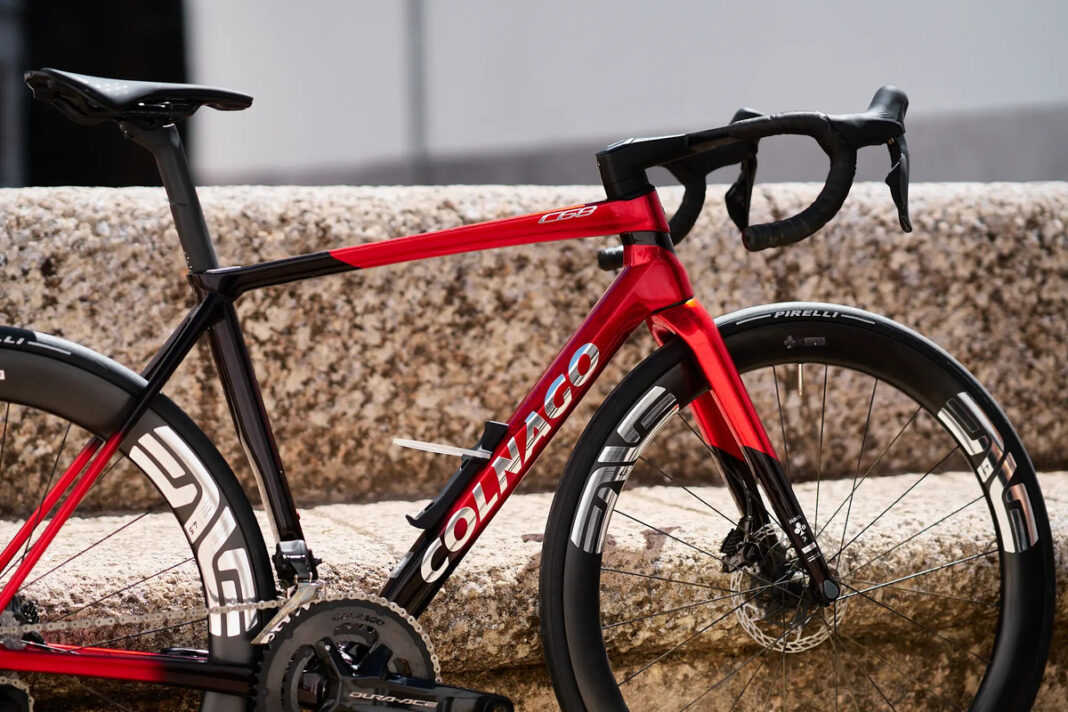 Colnago C68 Rossa : l’édition collector qui célèbre la Vuelta 2025 ...